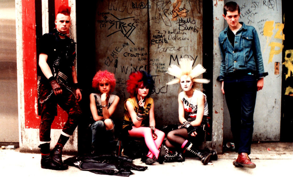 Tất cả những gì bạn cần biết về thời trang Punk | Harper's Bazaar